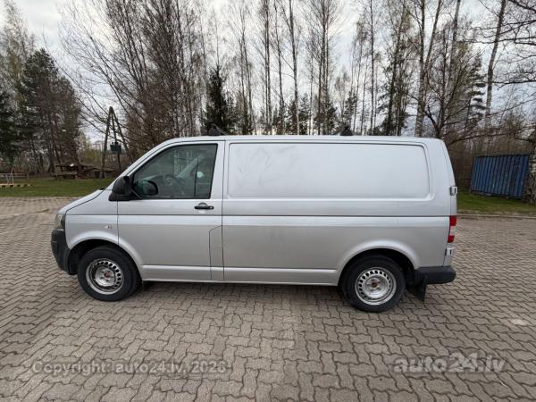 Grey Volkswagen Transporter 2014 in Riga, with an engine capacity of 2.00 L and mileage of 191 thousand km for 10760 €, photo 4 on AUTOMOTO.COM.LV