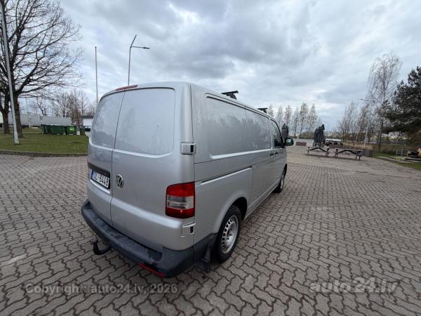 Grey Volkswagen Transporter 2014 in Riga, with an engine capacity of 2.00 L and mileage of 191 thousand km for 10760 €, photo 8 on AUTOMOTO.COM.LV