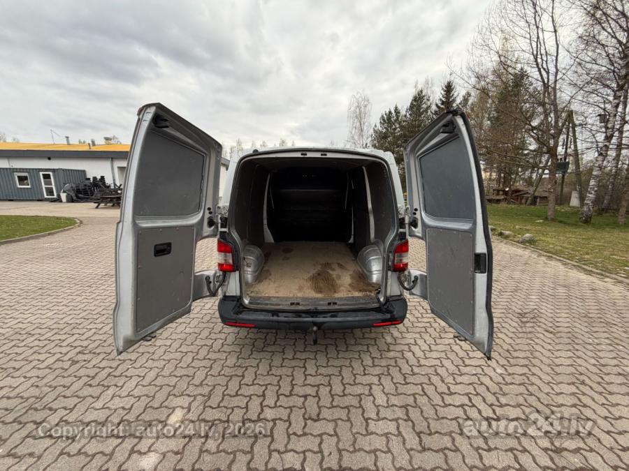 Pelēks Volkswagen Transporter 2014 Rīga, ar dzinēja tilpumu 2.00 L un nobraukumu 191 tūkst. km par 10760 €, foto 12 vietnē AUTOMOTO.COM.LV