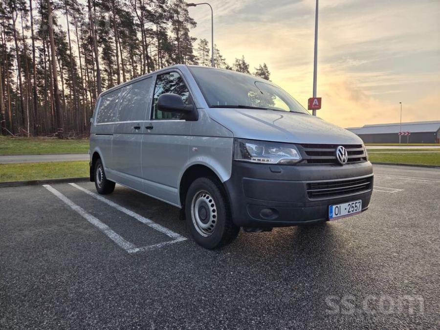 Pelēks Volkswagen Transporter 2014 Rīga, ar dzinēja tilpumu 2.00 L un nobraukumu 273 tūkst. km par 8050 €, foto 1 vietnē AUTOMOTO.COM.LV