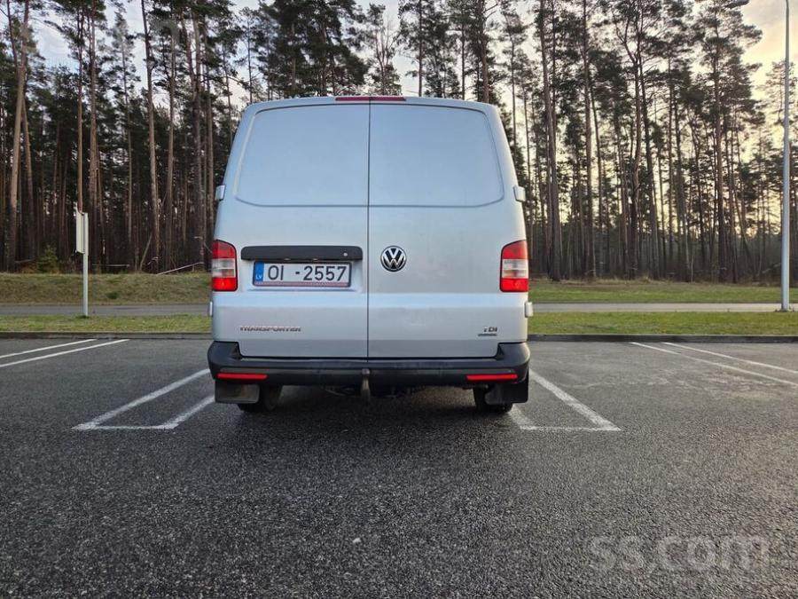 Pelēks Volkswagen Transporter 2014 Rīga, ar dzinēja tilpumu 2.00 L un nobraukumu 273 tūkst. km par 8050 €, foto 5 vietnē AUTOMOTO.COM.LV