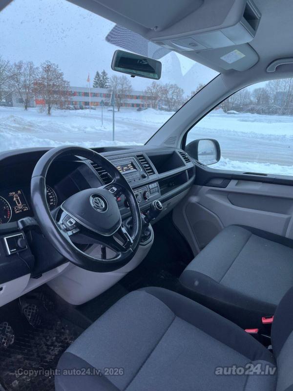 Pelēks Volkswagen Transporter 2015 Tallina, ar dzinēja tilpumu 2.00 L un nobraukumu 227 tūkst. km par 16000 €, foto 5 vietnē AUTOMOTO.COM.LV