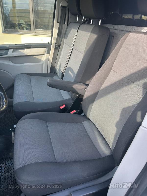 Pelēks Volkswagen Transporter 2016 Tallina, ar dzinēja tilpumu 2.00 L un nobraukumu 275 tūkst. km par 14800 €, foto 11 vietnē AUTOMOTO.COM.LV