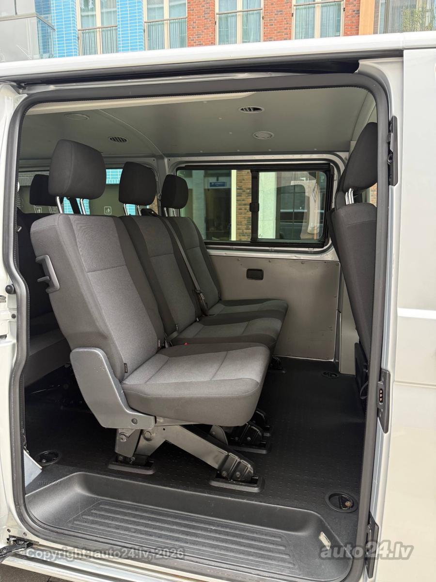 Grey Volkswagen Transporter 2017 in Tallinn, with an engine capacity of 2.00 L and mileage of 157 thousand km for 15999 €, photo 19 on AUTOMOTO.COM.LV