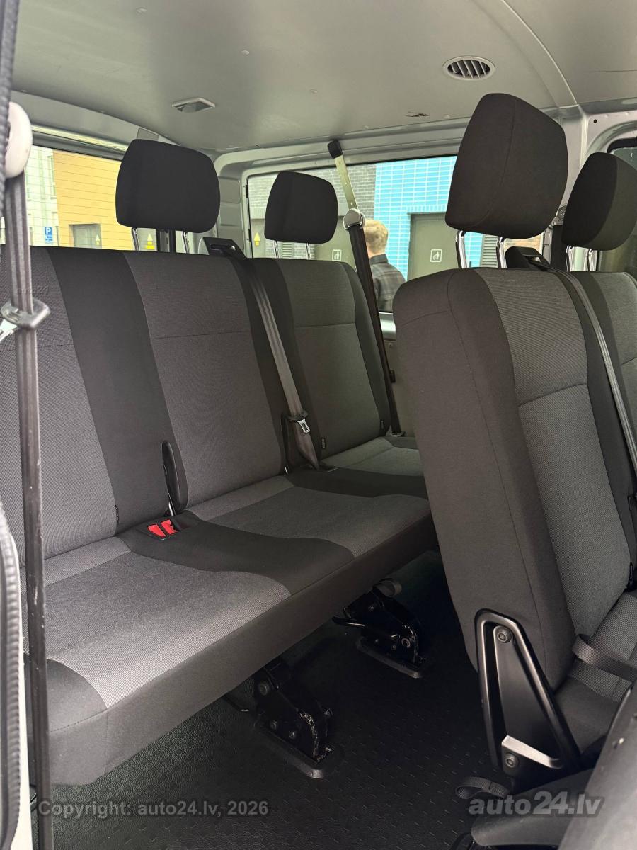 Grey Volkswagen Transporter 2017 in Tallinn, with an engine capacity of 2.00 L and mileage of 157 thousand km for 15999 €, photo 20 on AUTOMOTO.COM.LV