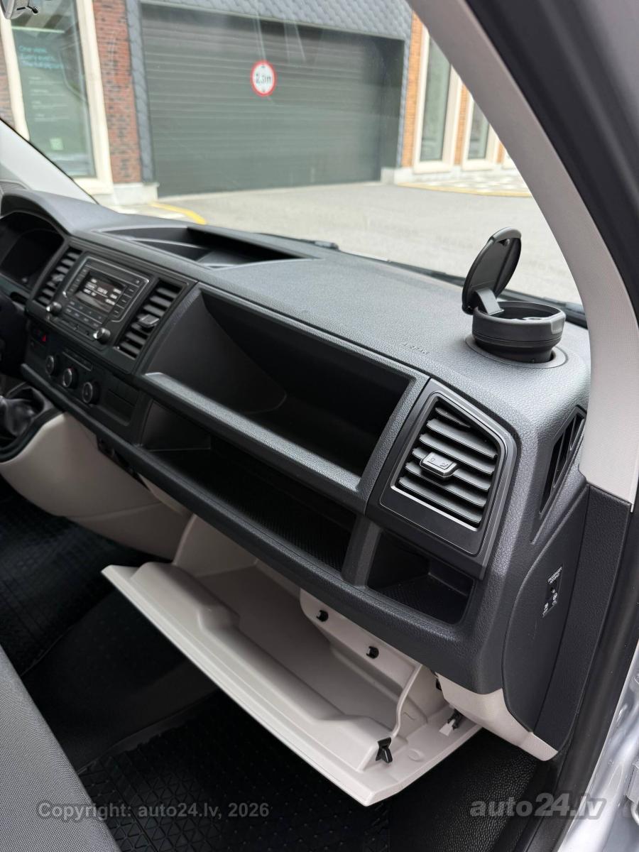 Grey Volkswagen Transporter 2017 in Tallinn, with an engine capacity of 2.00 L and mileage of 157 thousand km for 15999 €, photo 26 on AUTOMOTO.COM.LV