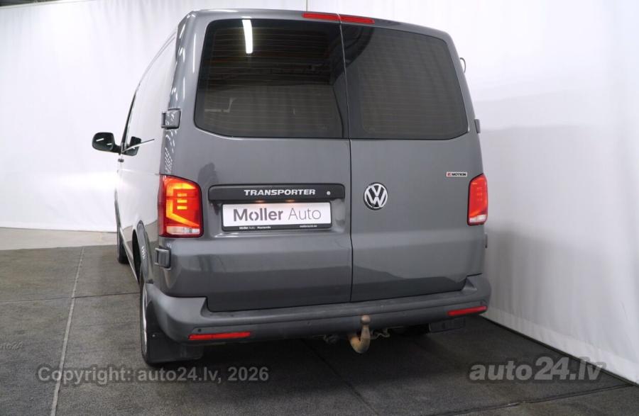 Grey Volkswagen Transporter 2020 in Tallinn, with an engine capacity of 2.00 L and mileage of 104 thousand km for 28900 €, photo 5 on AUTOMOTO.COM.LV