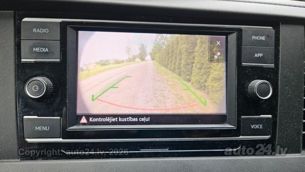 Pelēks Volkswagen Transporter 2023 Valmiera, ar dzinēja tilpumu 2.00 L un nobraukumu 163 tūkst. km par 17300 €, foto 5 vietnē AUTOMOTO.COM.LV