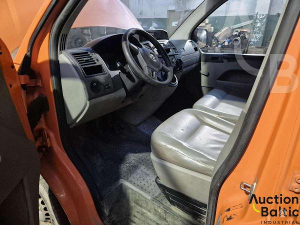 Volkswagen Transporter 2013 Anykščiai, ar dzinēja tilpumu 1.97 L un nobraukumu 343 tūkst. km par 3450 €, foto 5 vietnē AUTOMOTO.COM.LV