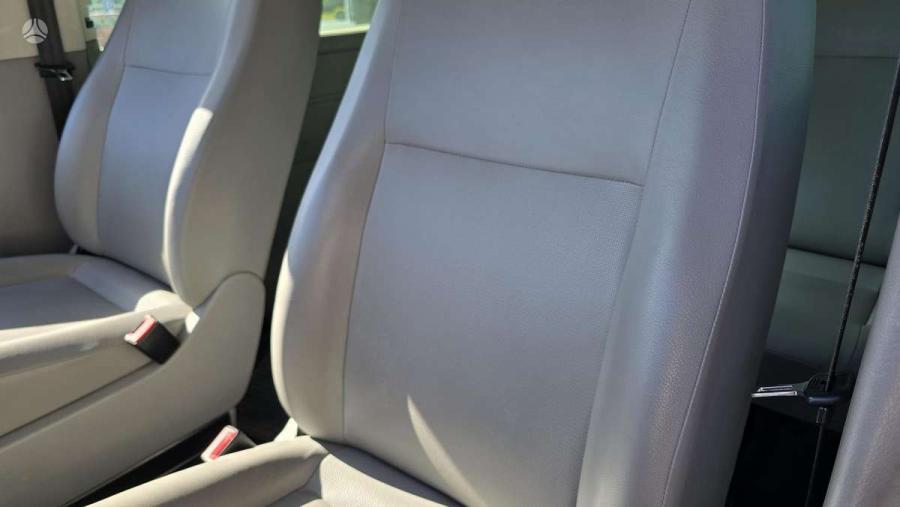 Volkswagen Transporter 2014 in Siauliai, with an engine capacity of 2.00 L and mileage of 196 thousand km for 10450 €, photo 21 on AUTOMOTO.COM.LV