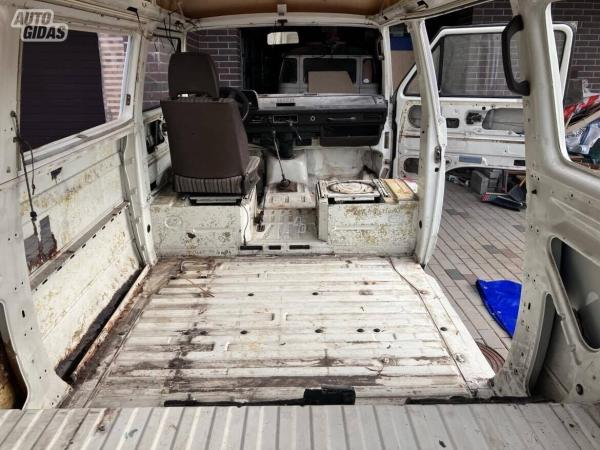Volkswagen Transporter 1982 in Vilnius, with an engine capacity of 2.00 L and mileage of 100 thousand km for 4200 €, photo 4 on AUTOMOTO.COM.LV