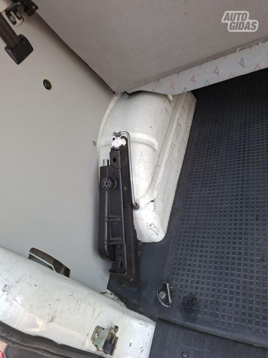Volkswagen Transporter 2000 Marijampole, ar dzinēja tilpumu 2.50 L un nobraukumu 308 tūkst. km par 3600 €, foto 23 vietnē AUTOMOTO.COM.LV