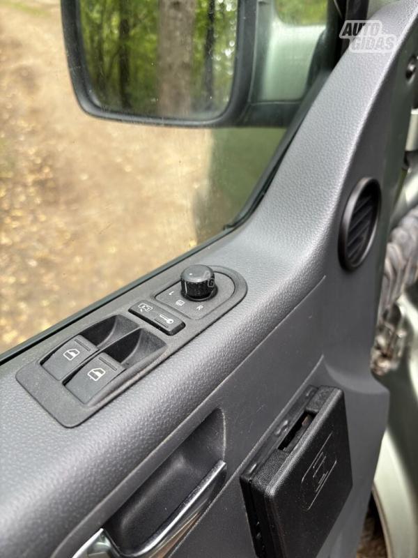Volkswagen Transporter 2006 Alīta vietnē Volkswagen Transporter 2006 Alīta, ar dzinēja tilpumu 1.90 L un nobraukumu 350 tūkst. km par 5200 €, foto 9 vietnē AUTOMOTO.COM.LV