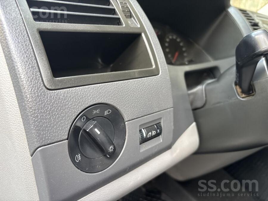 Volkswagen Transporter 2008 in Riga, with an engine capacity of 2.50 L and mileage of 256 thousand km for 4790 €, photo 15 on AUTOMOTO.COM.LV