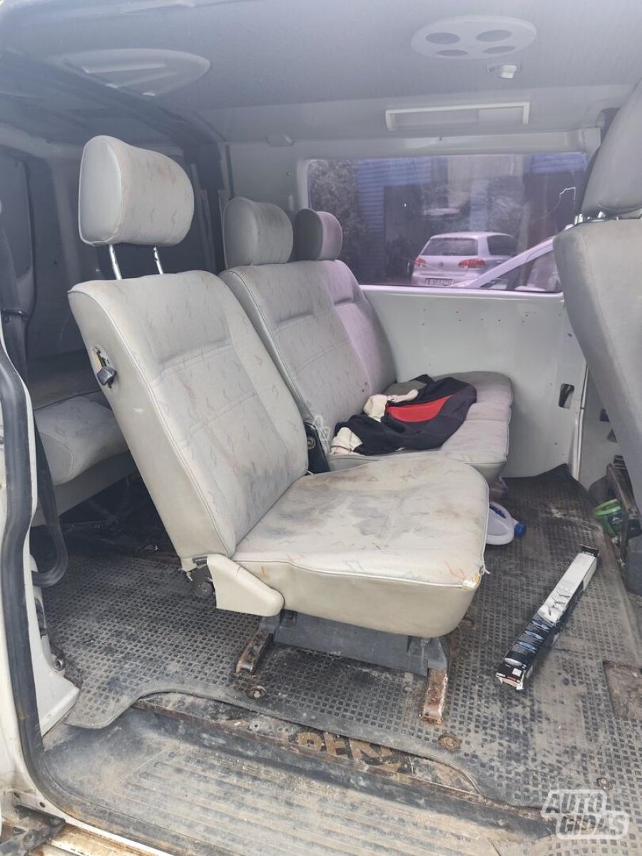 Volkswagen Transporter 2012 in Kaunas, with an engine capacity of 2.00 L and mileage of 470 thousand km for 2700 €, photo 11 on AUTOMOTO.COM.LV