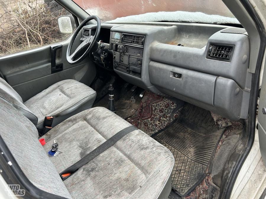 Volkswagen Transporter 1991 Varėna, ar dzinēja tilpumu 2.40 L un nobraukumu 400 tūkst. km par 500 €, foto 4 vietnē AUTOMOTO.COM.LV