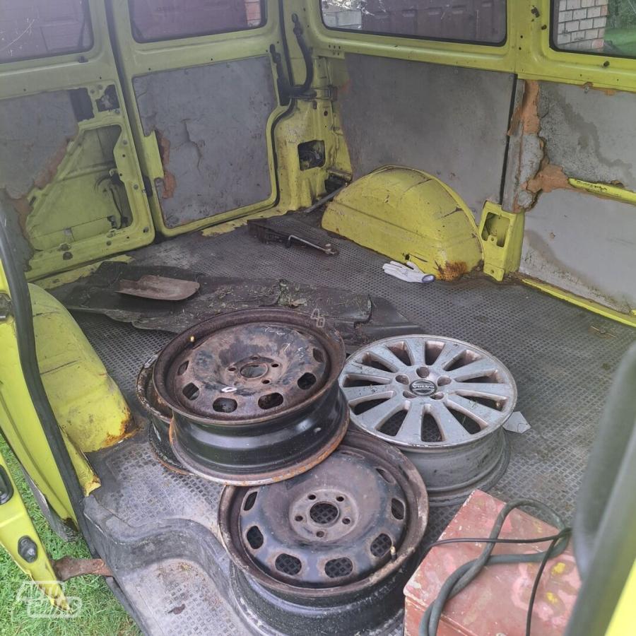 Volkswagen Transporter 2002 Alīta, ar dzinēja tilpumu 2.50 L un nobraukumu 279 tūkst. km par 800 €, foto 11 vietnē AUTOMOTO.COM.LV