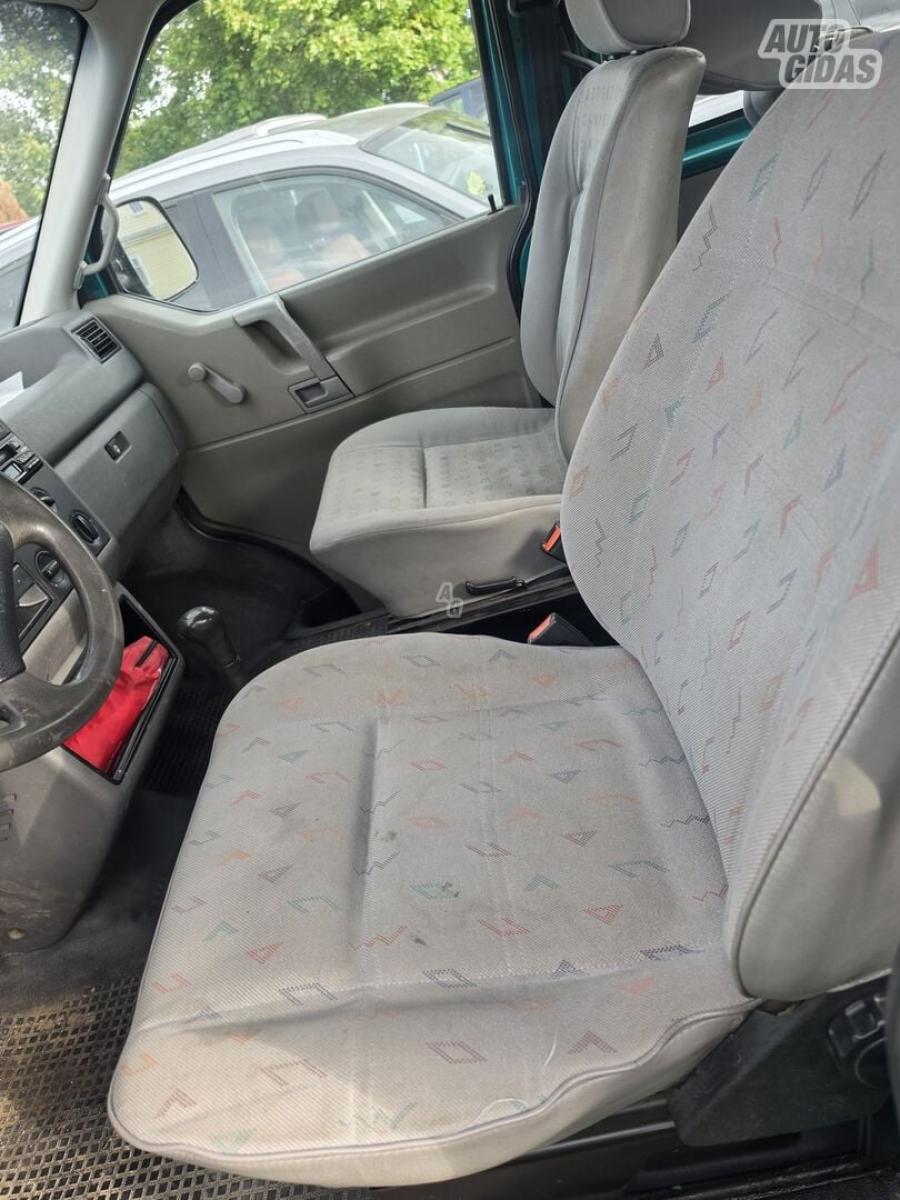 Volkswagen Transporter 2004 in Vilnius, with an engine capacity of 2.50 L and mileage of 363 thousand km for 4950 €, photo 25 on AUTOMOTO.COM.LV