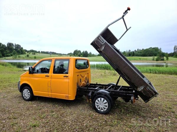 Orange Volkswagen Transporter 2007 in Cesis, with an engine capacity of 2.50 L and mileage of 243 thousand km for 8954 €, photo 2 on AUTOMOTO.COM.LV