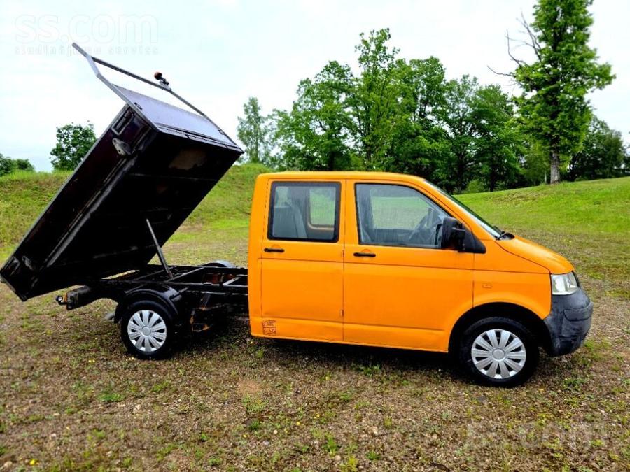Orange Volkswagen Transporter 2007 in Cesis, with an engine capacity of 2.50 L and mileage of 243 thousand km for 8954 €, photo 7 on AUTOMOTO.COM.LV