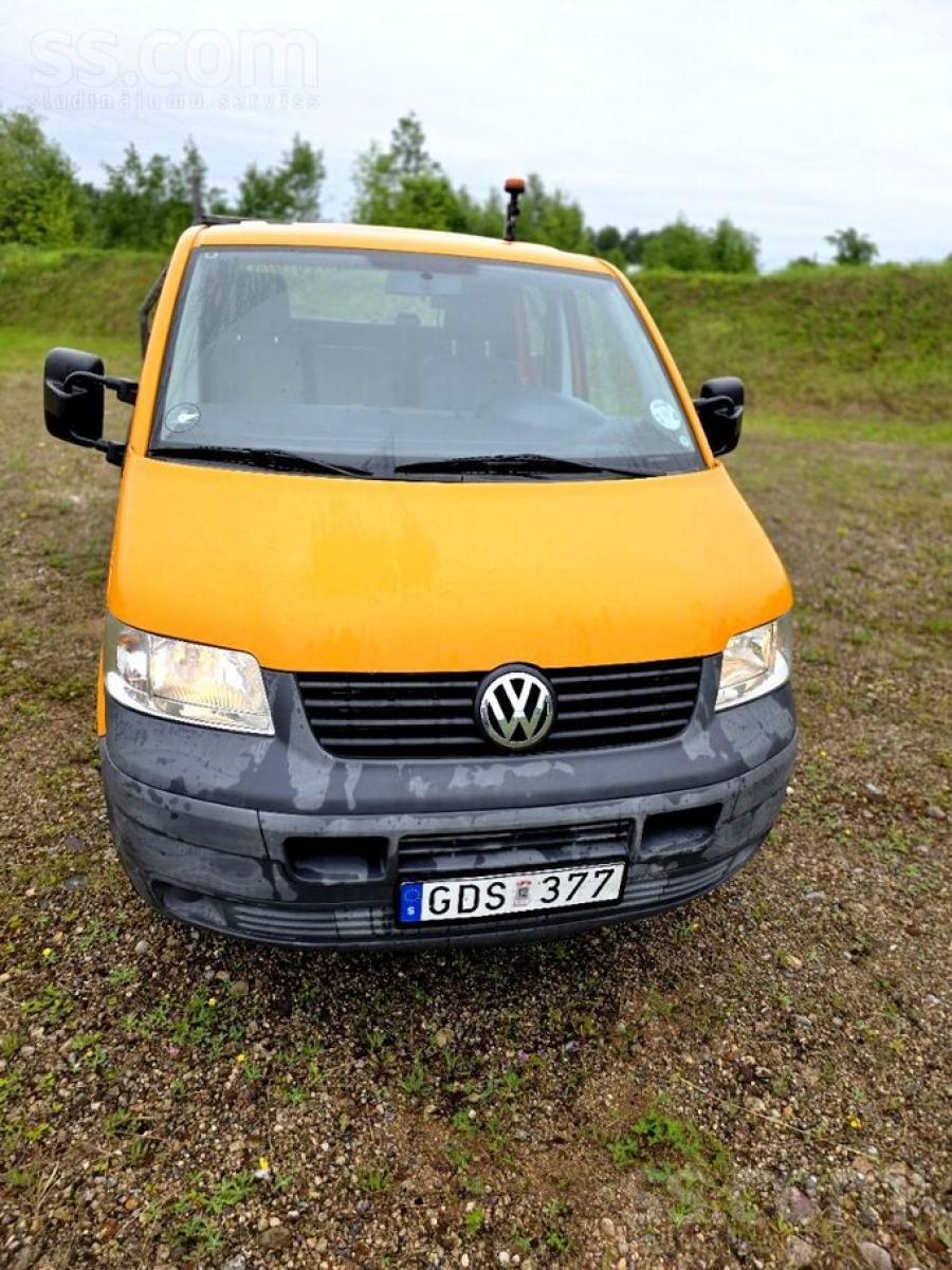 Orange Volkswagen Transporter 2007 in Cesis, with an engine capacity of 2.50 L and mileage of 243 thousand km for 8954 €, photo 9 on AUTOMOTO.COM.LV