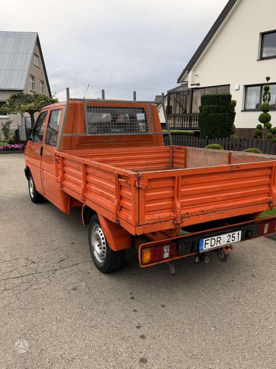 Oranžs Volkswagen Transporter 1992 Šauļi, ar dzinēja tilpumu 2.37 L un nobraukumu 250 tūkst. km par 1700 €, foto 5 vietnē AUTOMOTO.COM.LV