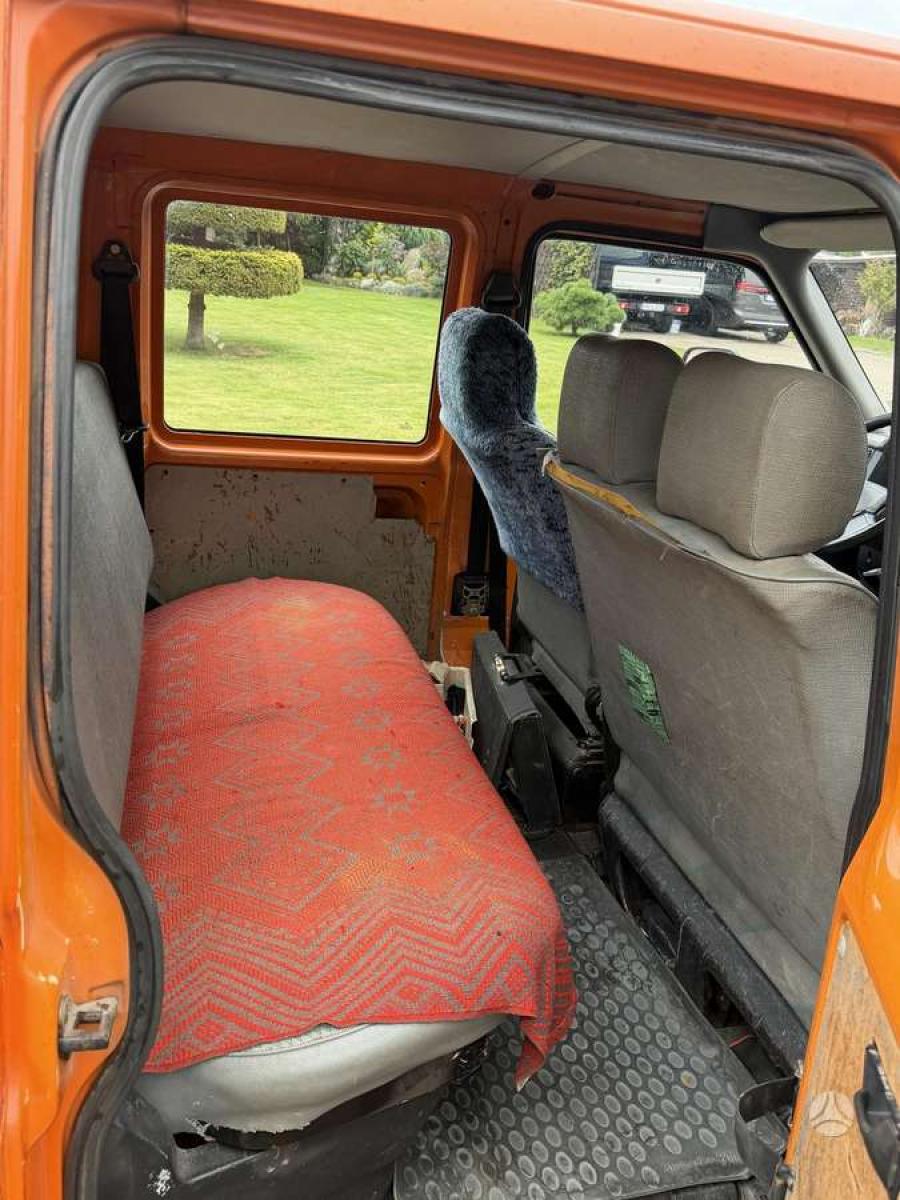 Oranžs Volkswagen Transporter 1992 Šauļi, ar dzinēja tilpumu 2.37 L un nobraukumu 250 tūkst. km par 1700 €, foto 7 vietnē AUTOMOTO.COM.LV