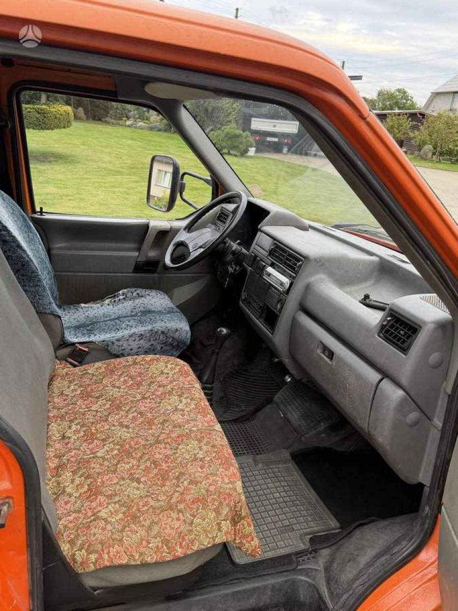 Oranžs Volkswagen Transporter 1992 Šauļi, ar dzinēja tilpumu 2.37 L un nobraukumu 250 tūkst. km par 1700 €, foto 9 vietnē AUTOMOTO.COM.LV