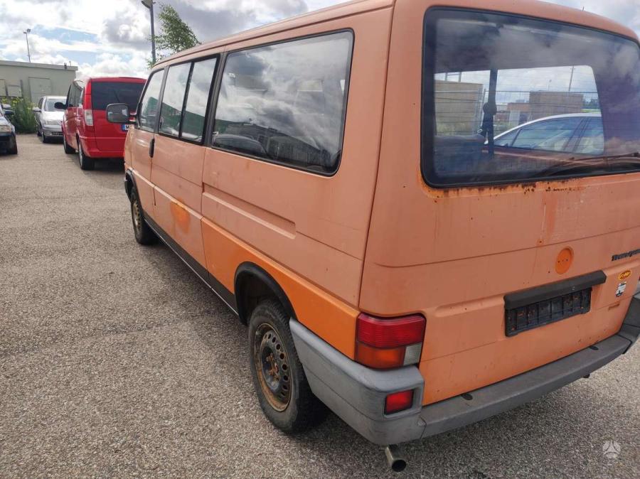 Oranžs Volkswagen Transporter 1993 Marijampole, ar dzinēja tilpumu 2.40 L un nobraukumu 333 tūkst. km par 1750 €, foto 9 vietnē AUTOMOTO.COM.LV