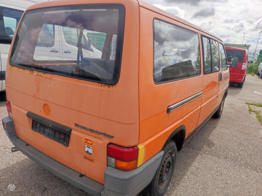Oranžs Volkswagen Transporter 1993 Marijampole, ar dzinēja tilpumu 2.40 L un nobraukumu 333 tūkst. km par 1750 €, foto 10 vietnē AUTOMOTO.COM.LV