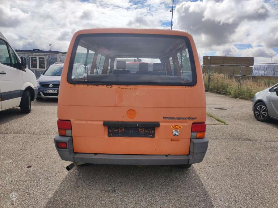 Oranžs Volkswagen Transporter 1993 Marijampole, ar dzinēja tilpumu 2.40 L un nobraukumu 333 tūkst. km par 1750 €, foto 13 vietnē AUTOMOTO.COM.LV