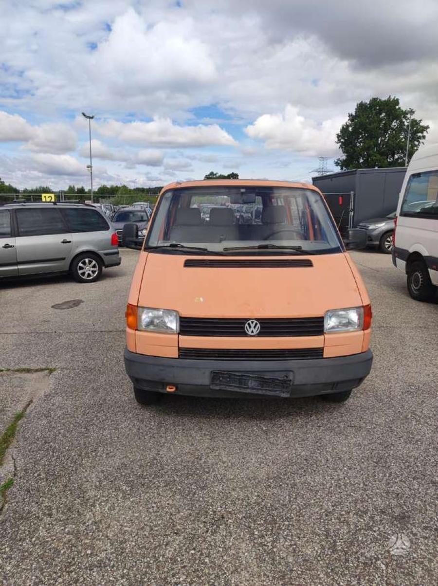 Oranžs Volkswagen Transporter 1993 Marijampole, ar dzinēja tilpumu 2.40 L un nobraukumu 333 tūkst. km par 1750 €, foto 26 vietnē AUTOMOTO.COM.LV