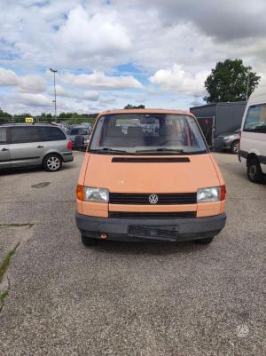 Oranžs Volkswagen Transporter 1993 Marijampole, ar dzinēja tilpumu 2.40 L un nobraukumu 333 tūkst. km par 1750 €, foto 27 vietnē AUTOMOTO.COM.LV