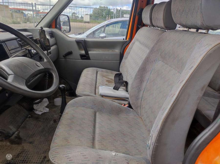 Oranžs Volkswagen Transporter 1993 Marijampole, ar dzinēja tilpumu 2.40 L un nobraukumu 333 tūkst. km par 1750 €, foto 35 vietnē AUTOMOTO.COM.LV