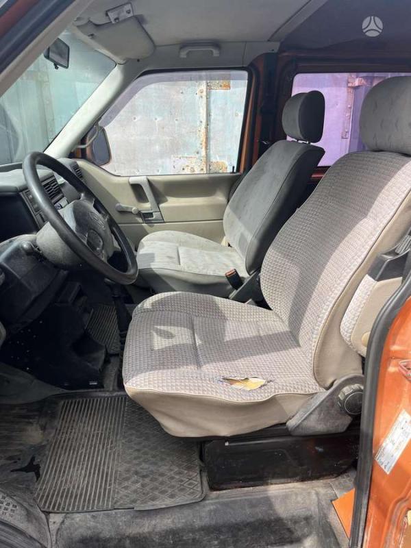 Oranžs Volkswagen Transporter 1996 Mažeikiai, ar dzinēja tilpumu 2.50 L un nobraukumu 460 tūkst. km par 1400 €, foto 10 vietnē AUTOMOTO.COM.LV