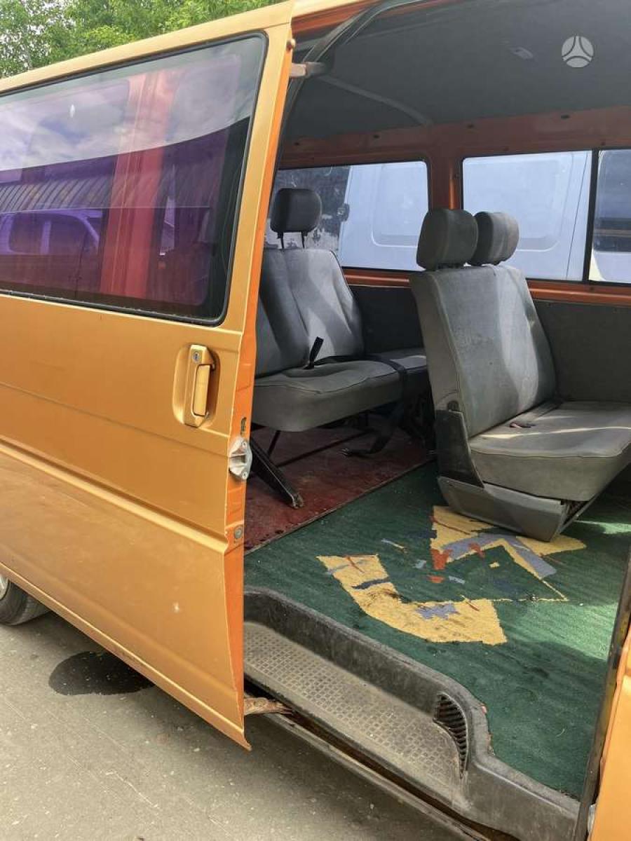 Orange Volkswagen Transporter 1996 in Mazeikiai, with an engine capacity of 2.50 L and mileage of 460 thousand km for 1400 €, photo 8 on AUTOMOTO.COM.LV