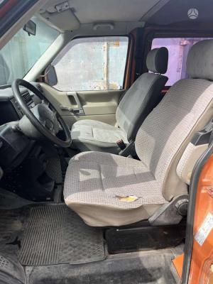 Orange Volkswagen Transporter 1996 in Mazeikiai, with an engine capacity of 2.50 L and mileage of 460 thousand km for 1400 €, photo 11 on AUTOMOTO.COM.LV