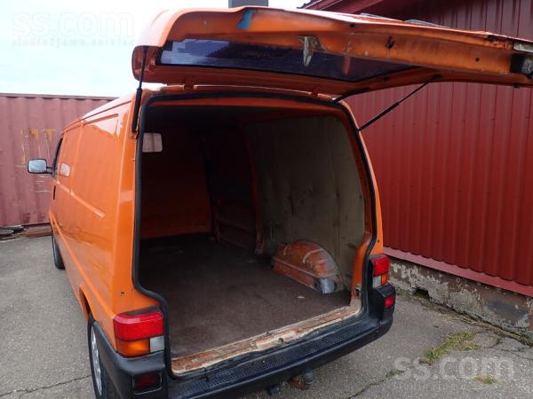 Volkswagen Transporter 1998 in Liepaja on AUTOMOTO.COM.LV Orange Volkswagen Transporter 1998 in Liepaja, with an engine capacity of 2.50 L and mileage of 433 thousand km for 4950 €, photo 6 on AUTOMOTO.COM.LV