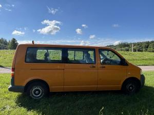 Orange Volkswagen Transporter 2005 in Ariogala, with an engine capacity of 1.90 L and mileage of 382 thousand km for 4300 €, photo 5 on AUTOMOTO.COM.LV