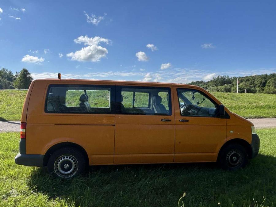 Orange Volkswagen Transporter 2005 in Ariogala, with an engine capacity of 1.90 L and mileage of 382 thousand km for 4300 €, photo 5 on AUTOMOTO.COM.LV