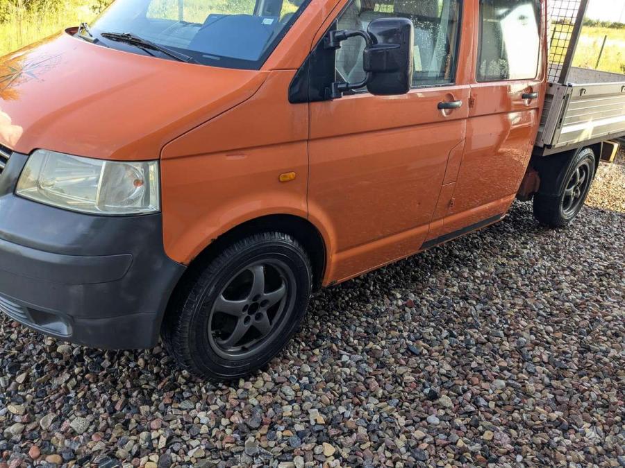Orange Volkswagen Transporter 2005 in Trakai, with an engine capacity of 1.90 L and mileage of 300 thousand km for 3900 €, photo 3 on AUTOMOTO.COM.LV