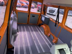 Orange Volkswagen Transporter 2011 in Kelme, with an engine capacity of 2.00 L and mileage of 310 thousand km for 10800 €, photo 13 on AUTOMOTO.COM.LV