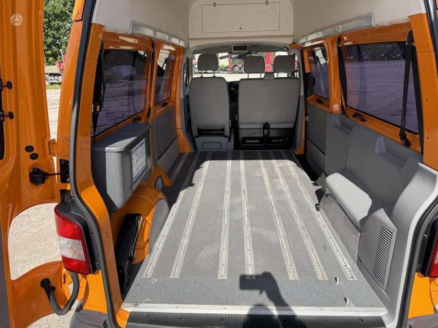 Orange Volkswagen Transporter 2011 in Kelme, with an engine capacity of 2.00 L and mileage of 310 thousand km for 10800 €, photo 14 on AUTOMOTO.COM.LV