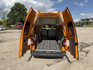 Orange Volkswagen Transporter 2011 in Kelme, with an engine capacity of 2.00 L and mileage of 310 thousand km for 10800 €, photo 15 on AUTOMOTO.COM.LV