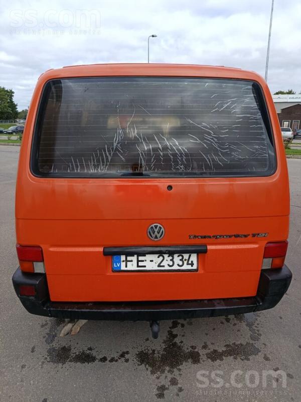 Orange Volkswagen Transporter 1996 in Jekabpils, with an engine capacity of 2.40 L and mileage of 547 thousand km for 2250 €, photo 5 on AUTOMOTO.COM.LV