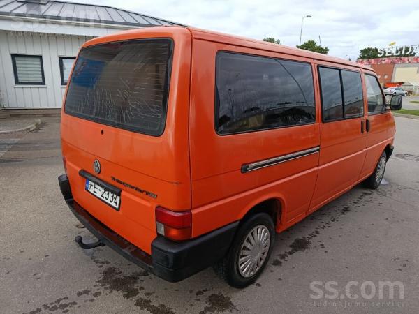 Orange Volkswagen Transporter 1996 in Jekabpils, with an engine capacity of 2.40 L and mileage of 547 thousand km for 2250 €, photo 6 on AUTOMOTO.COM.LV