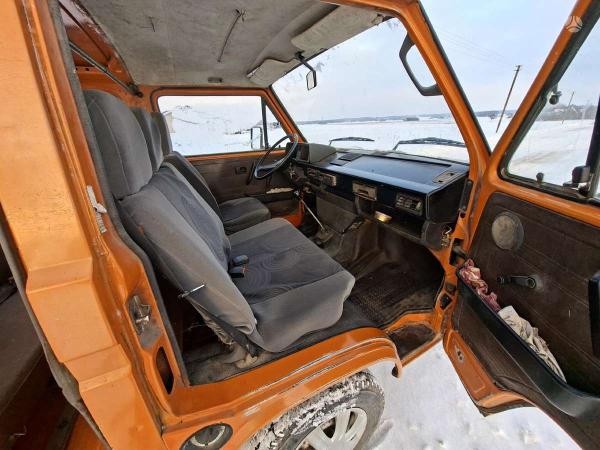 Oranžs Volkswagen Transporter 1989 Lazdijai, ar dzinēja tilpumu 1.70 L un nobraukumu 214 tūkst. km par 4400 €, foto 5 vietnē AUTOMOTO.COM.LV