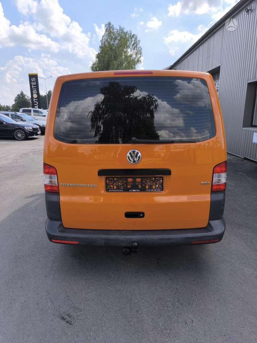 Orange Volkswagen Transporter 2012 in Joniskis, with an engine capacity of 2.00 L and mileage of 310 thousand km for 7950 €, photo 5 on AUTOMOTO.COM.LV