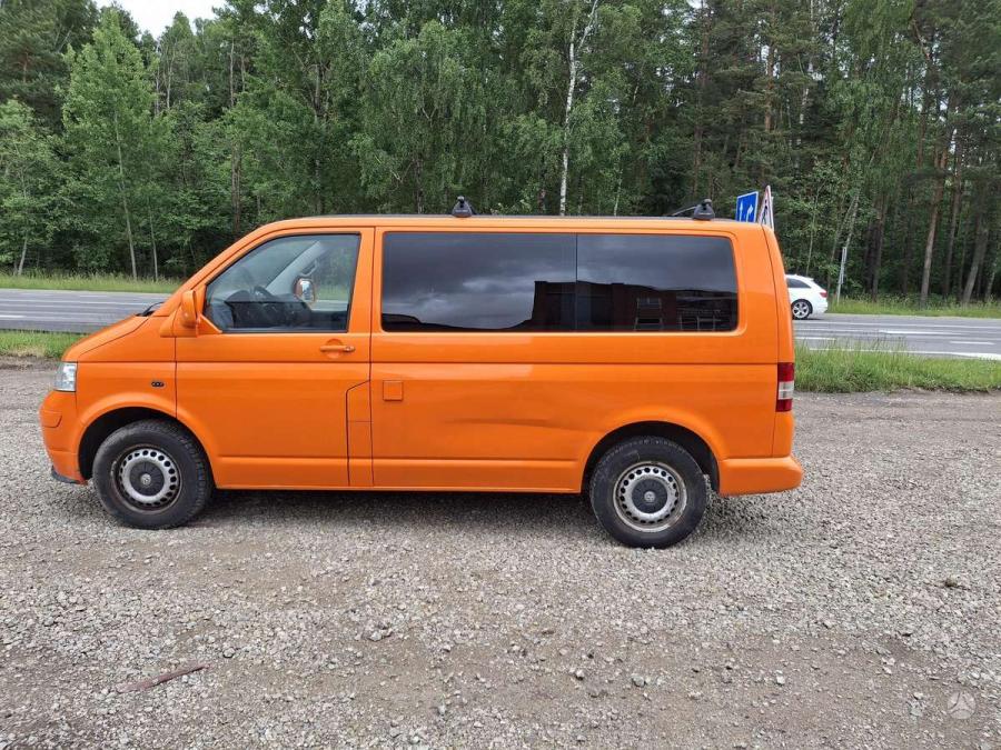 Orange Volkswagen Transporter 2010 in Radviliskis, with an engine capacity of 2.50 L and mileage of 290 thousand km for 3800 €, photo 3 on AUTOMOTO.COM.LV