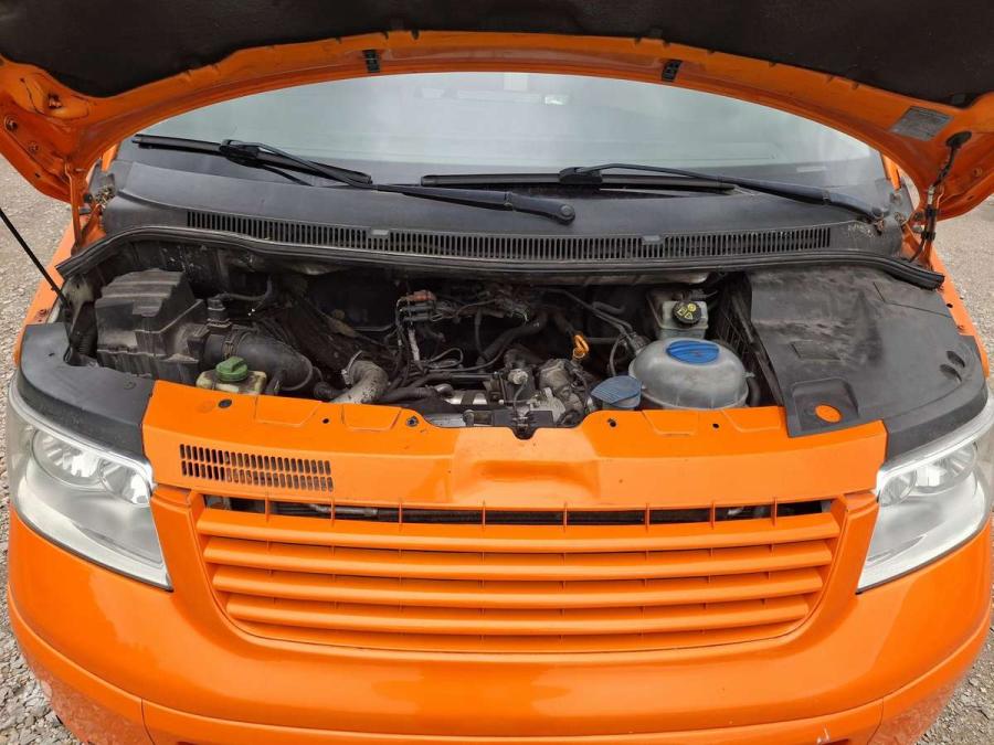Orange Volkswagen Transporter 2010 in Radviliskis, with an engine capacity of 2.50 L and mileage of 290 thousand km for 3800 €, photo 13 on AUTOMOTO.COM.LV